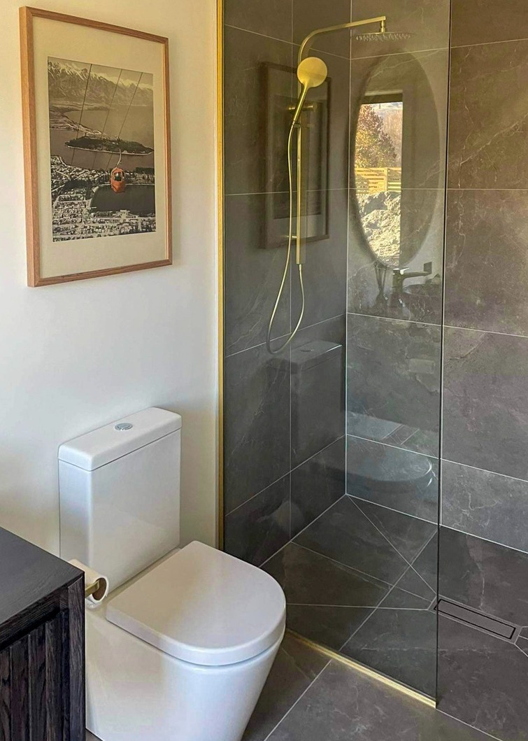 Shower Screens NZ | Glass Shower Screens | Stake Glass
