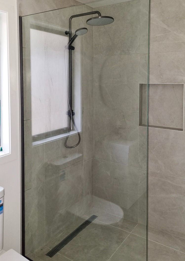 Shower Screens NZ | Glass Shower Screens | Stake Glass